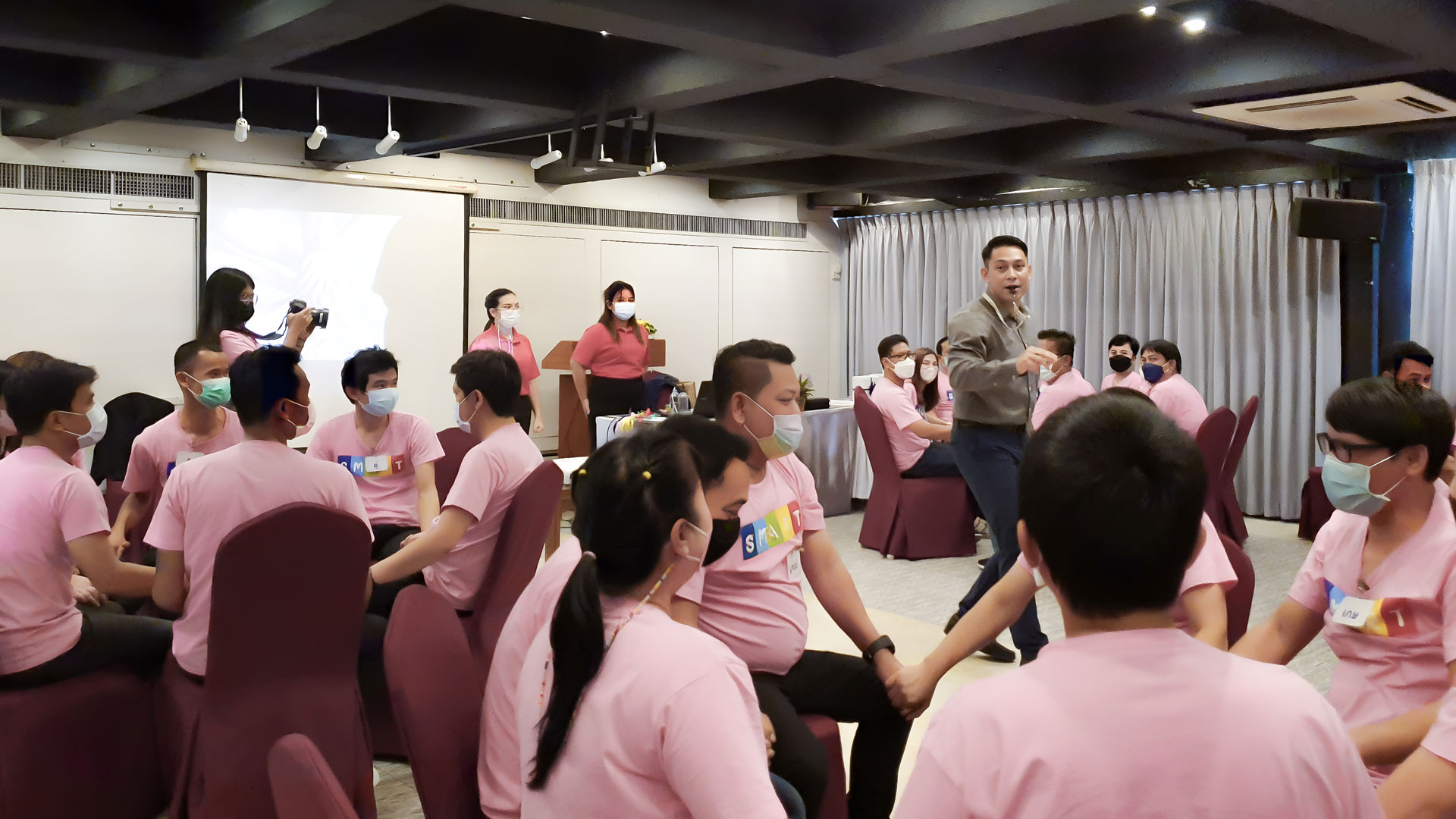 ฝึกอบรมภาษาสำหรับองค์กร บีทูลส์ เทรนนิ่ง B-TooLs Training